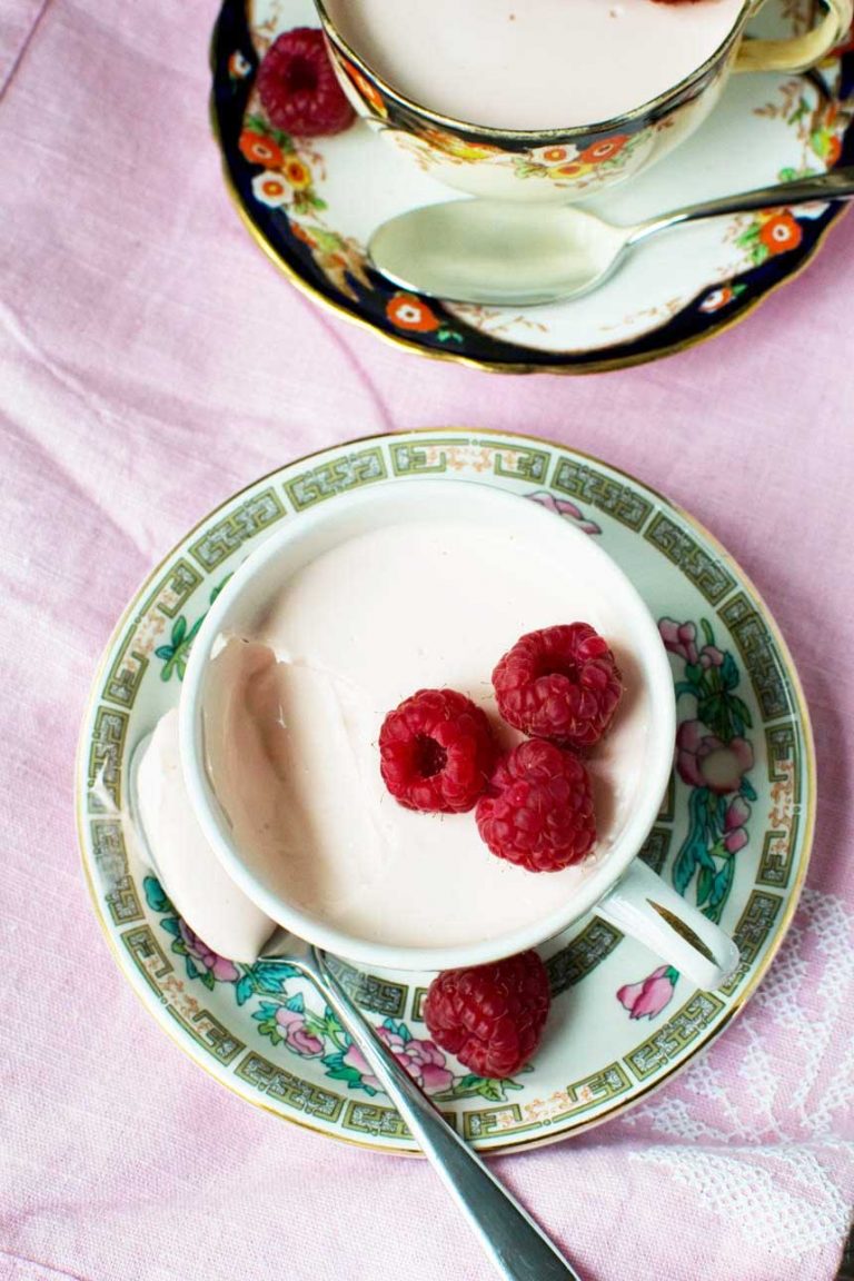 5-minute raspberry Greek yogurt panna cotta - Scrummy Lane