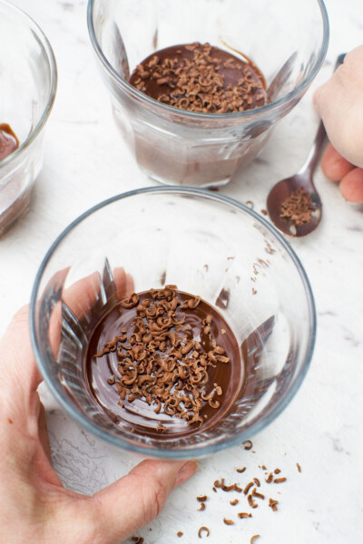 Easy Chocolate Pots (5-Minute Recipe!) - Scrummy Lane