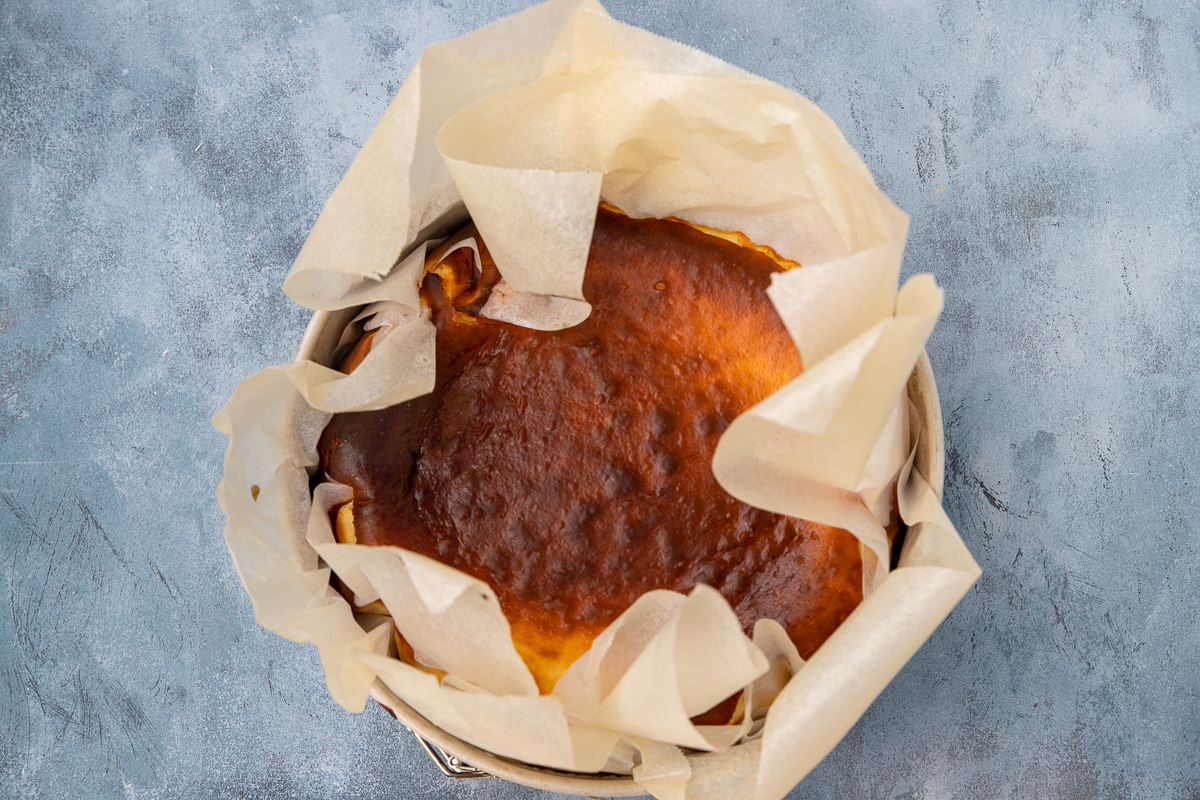 Amazing San Sebastian Cheesecake (Basque Burnt Cheesecake) - Scrummy Lane