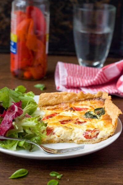 Easy Red Pepper And Feta Quiche (Mediterranean Quiche) - Scrummy Lane