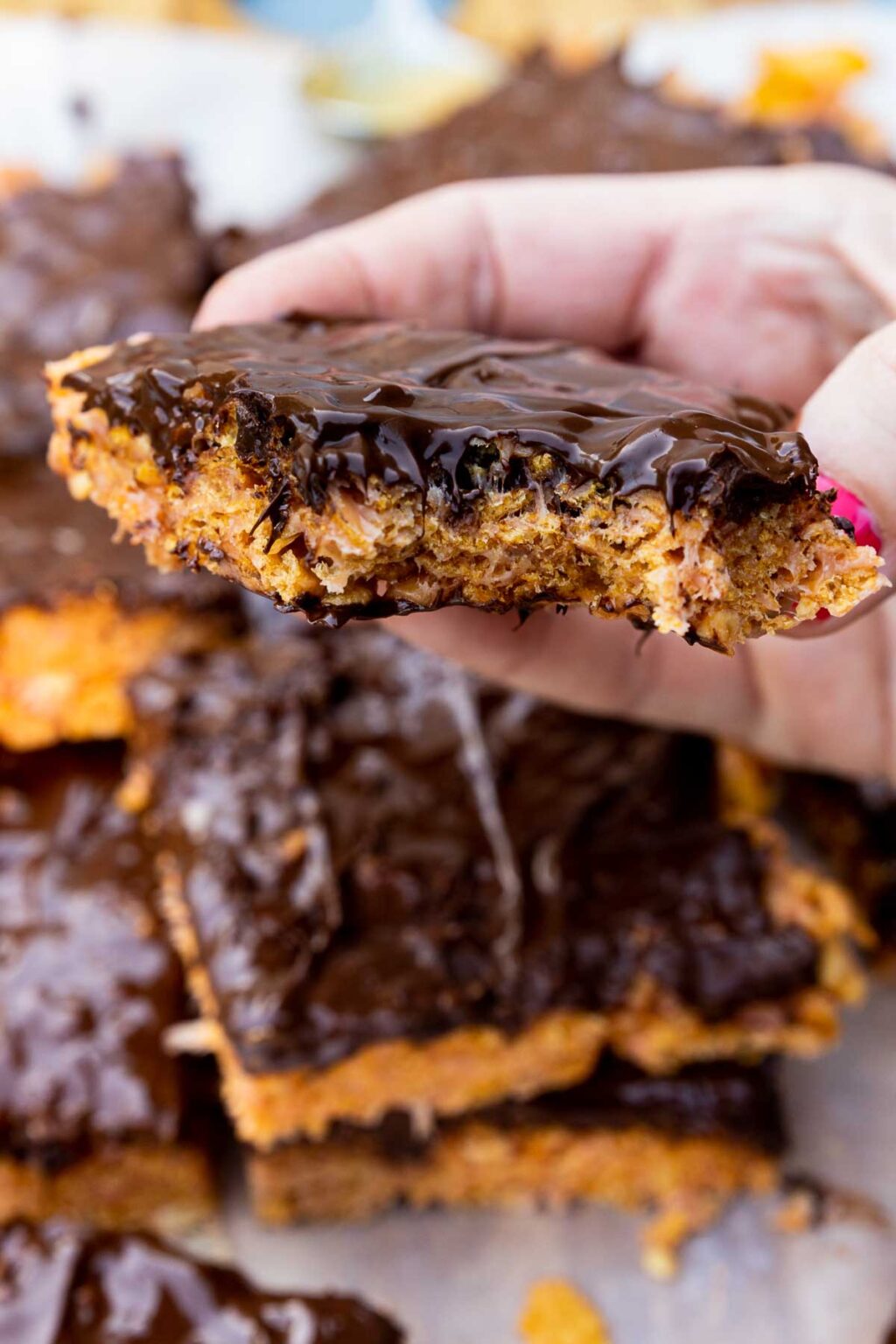 5-Ingredient Peanut Butter Cornflake Bars (No Bake) - Scrummy Lane