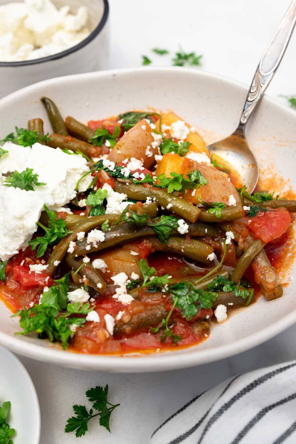 Fasolakia (Greek Green Beans And Potatoes) - Scrummy Lane