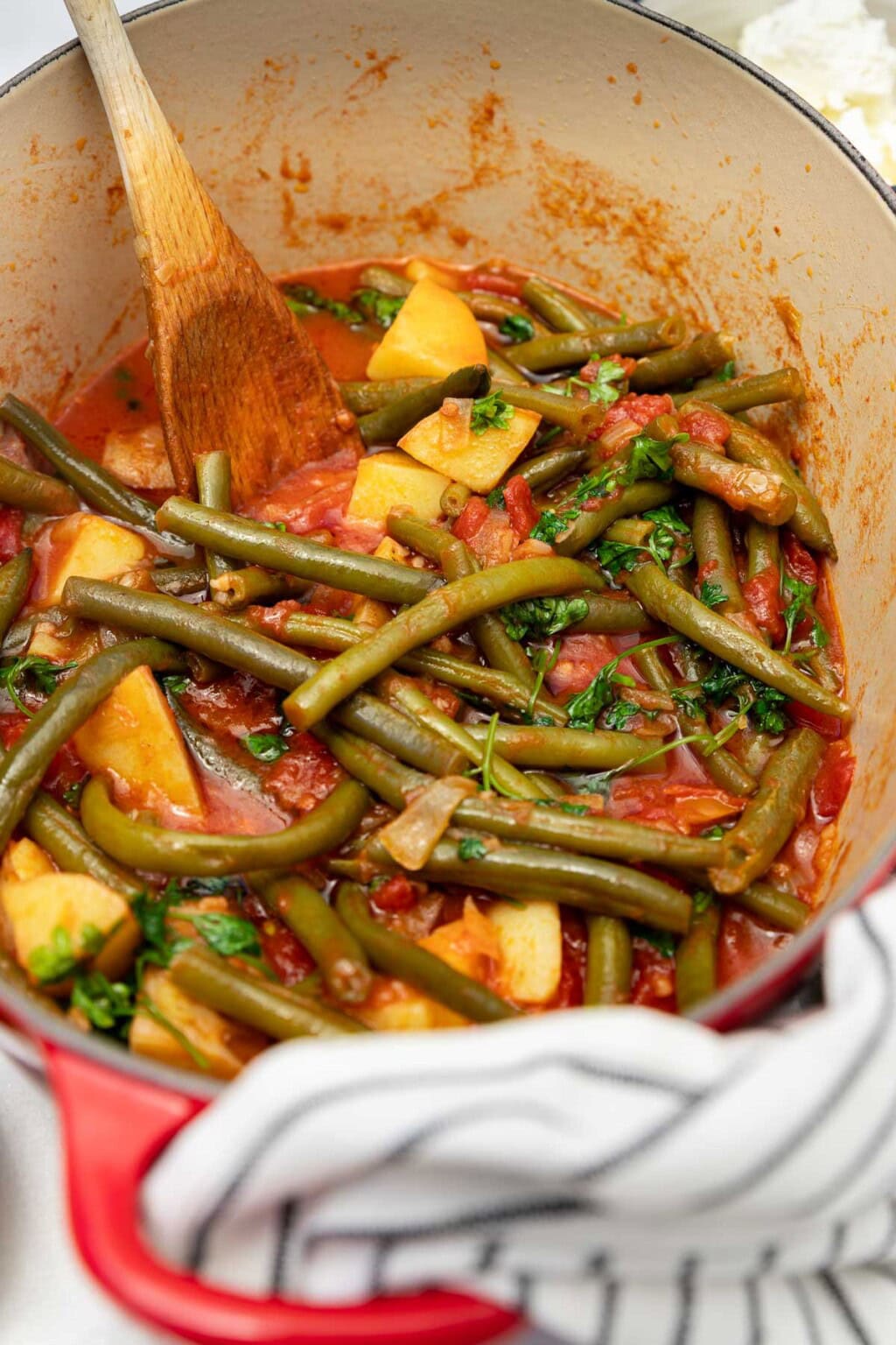 Fasolakia (Greek Green Beans And Potatoes) - Scrummy Lane